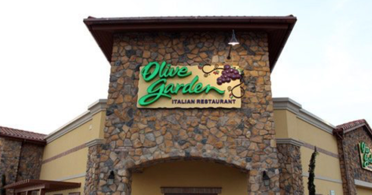 Mom Is Struggling To Feed Fussy Baby At Olive Garden Then Waiter Offers To Feed The Baby Jesus mom-is-struggling-to-feed-fussy-baby-at-olive-garden-then-waiter-offers-to-feed-the-baby-jesus