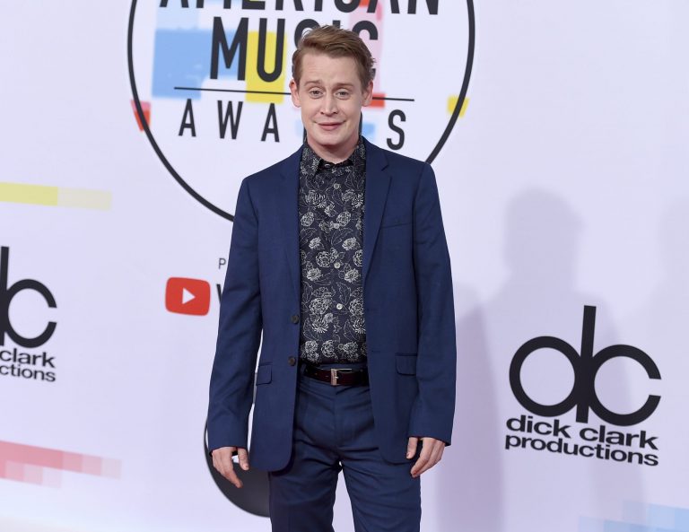 Macaulay Culkin Makes Rare Appearance And He's Looking Better Than Ever ...