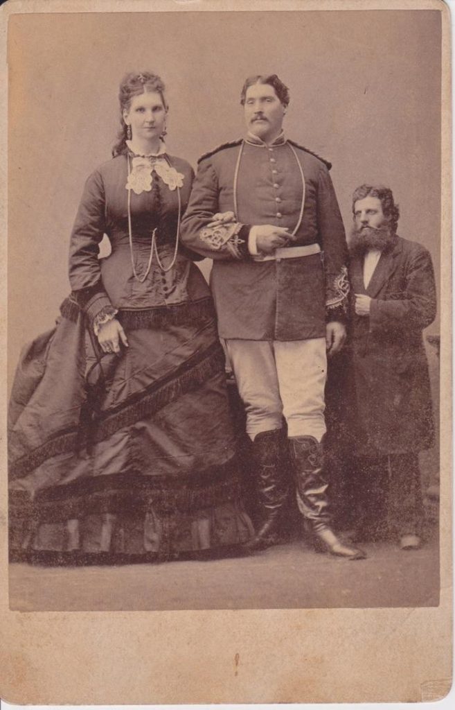 The Giant Couple - Anna Haining Bates stood 8 feet high and her husband ...