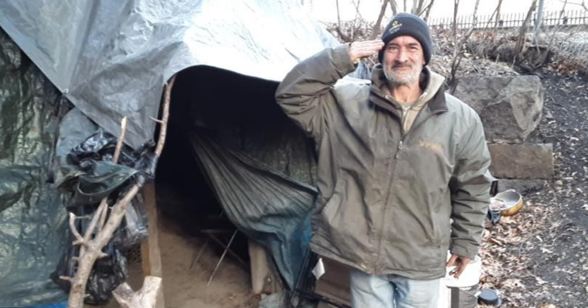 Homeless Vet Finally Has Warm Home After 11 Years in Woods Thanks to ...