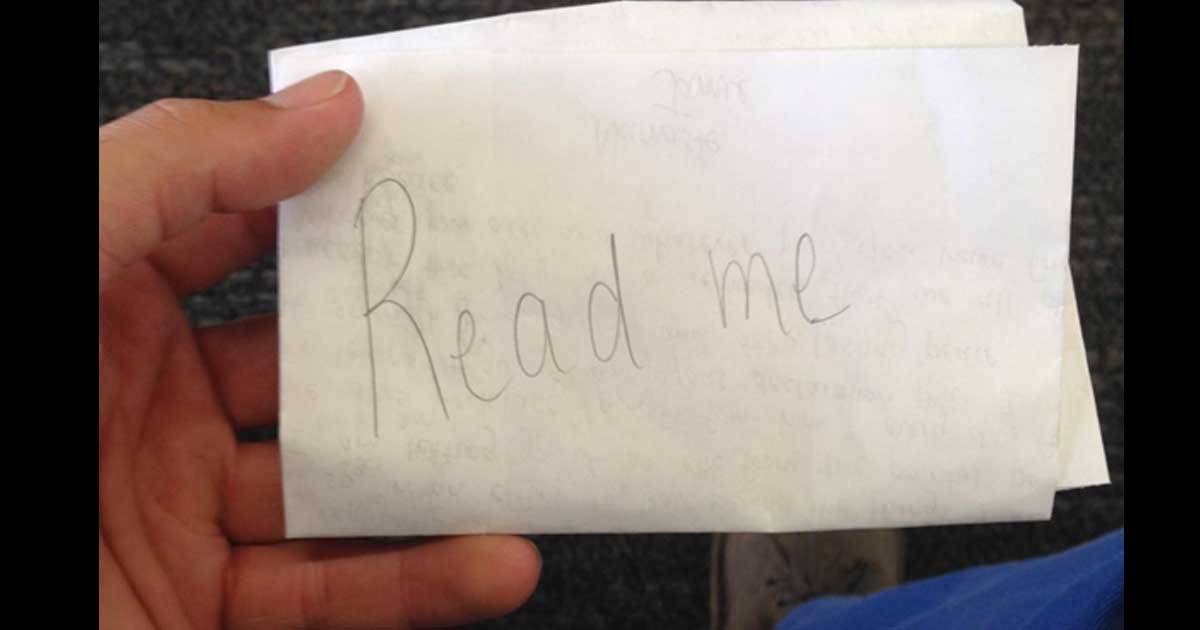 He Found A Mysterious Note On A Seat At The Airport And Decided To Open ...